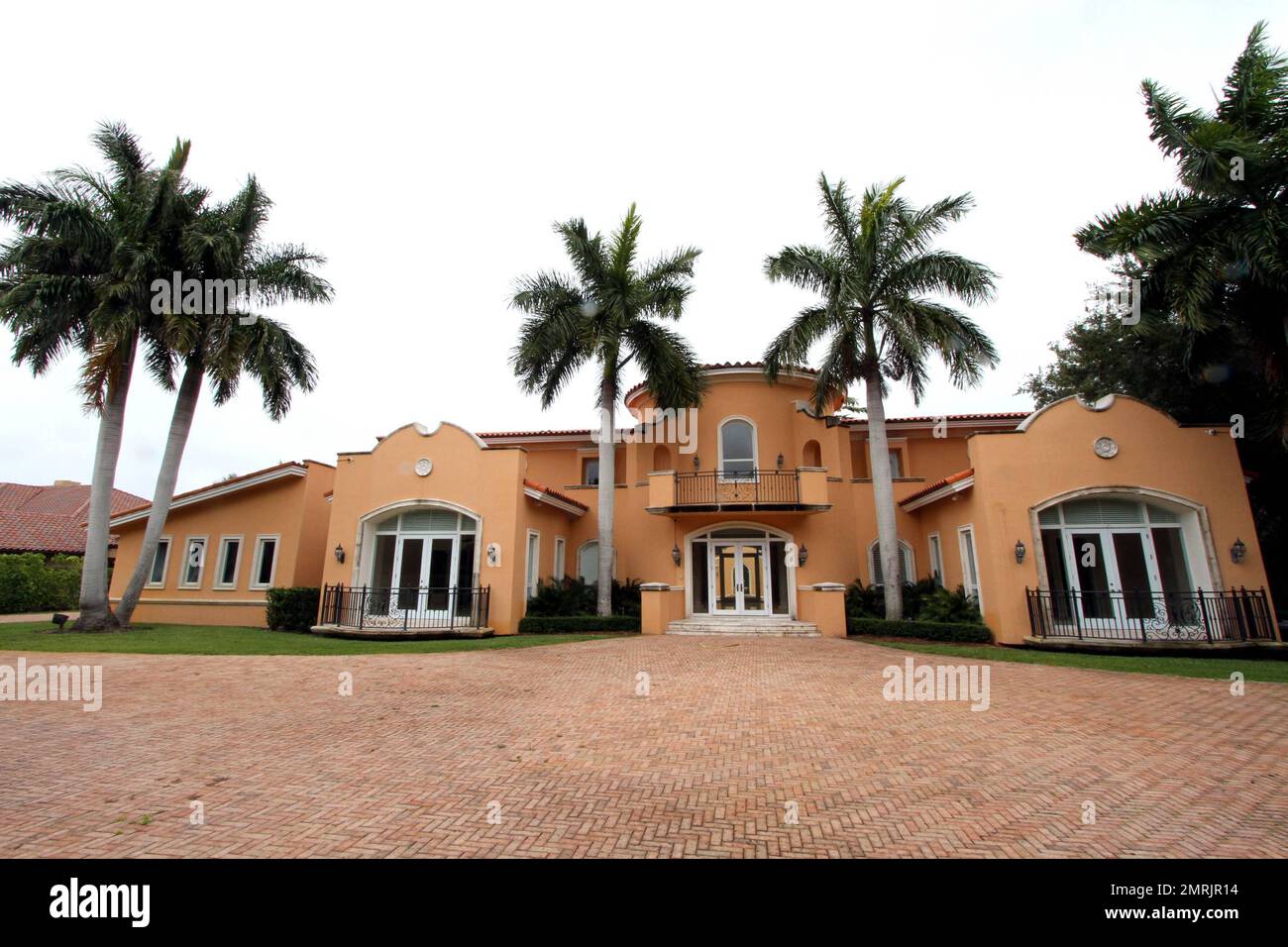 EXCLUSIVE!! This Khloe Kardashian's new Miami mansion which she will ...