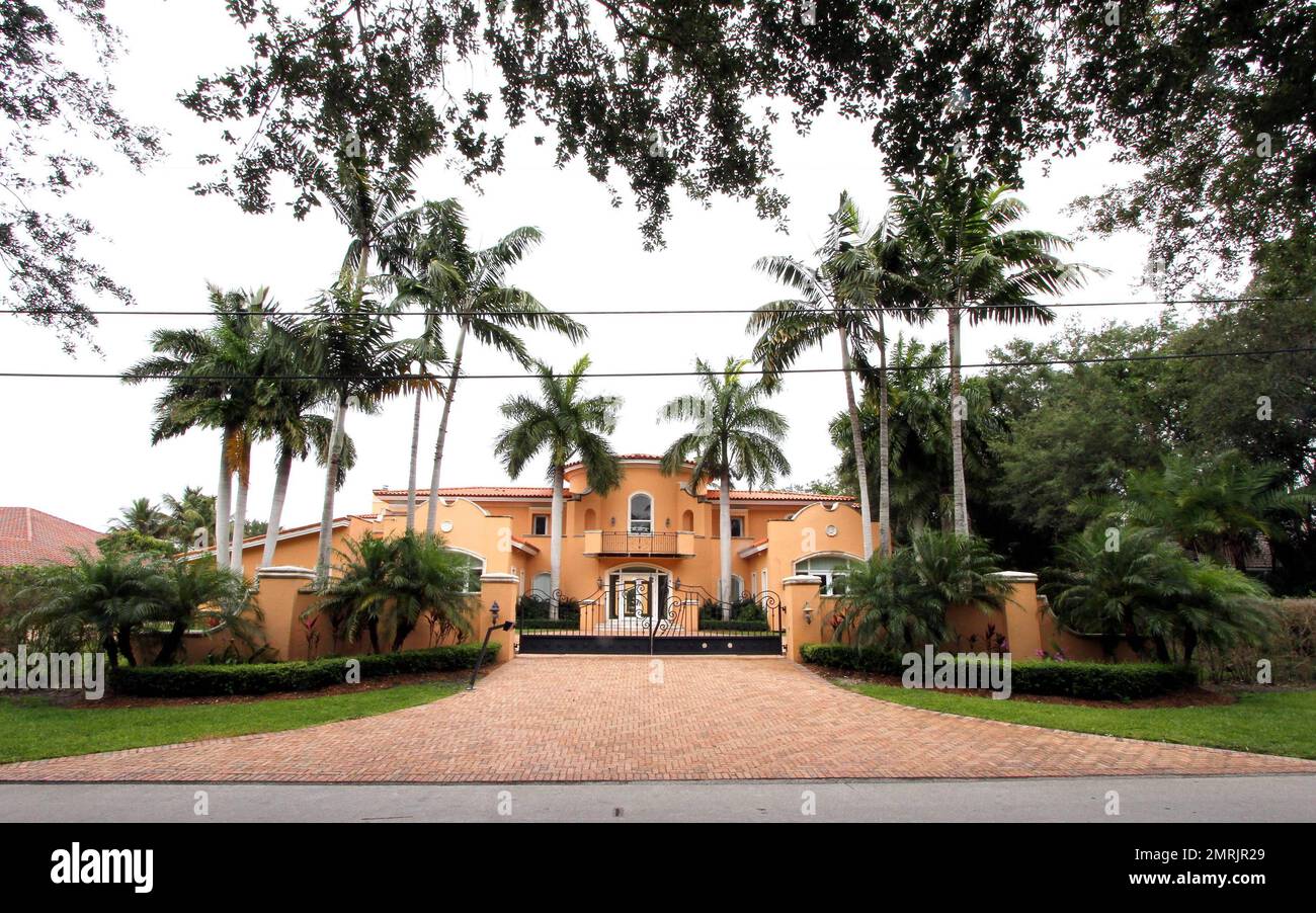 EXCLUSIVE!! This Khloe Kardashian's new Miami mansion which she will ...