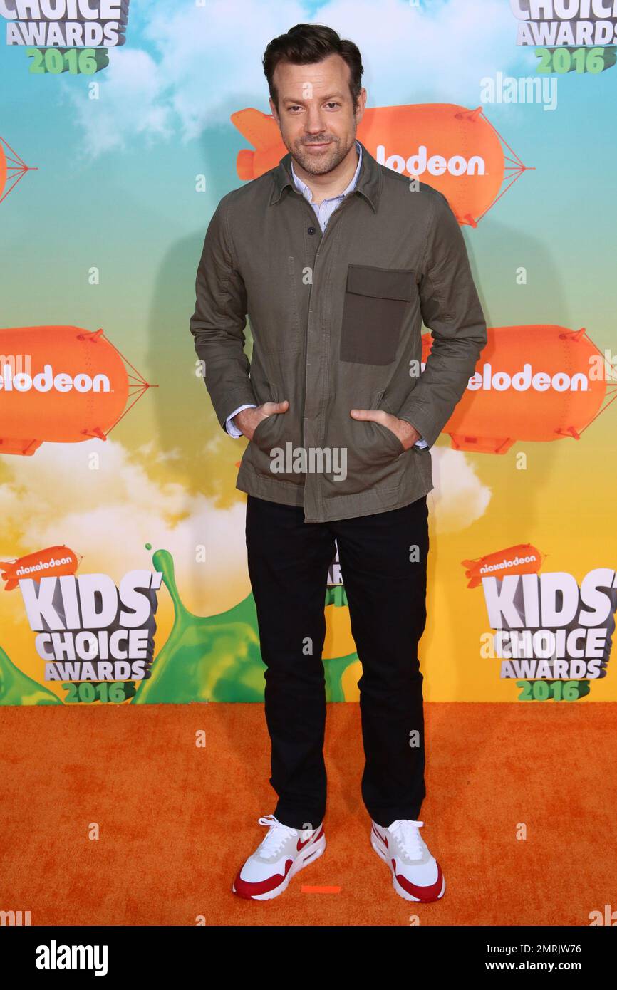 Jason Sudeikis arrives at Nickelodeon's Kid's Choice Awards. Los ...