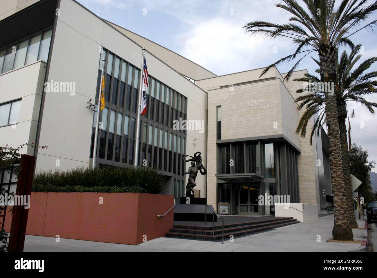 This is the Glendale City Jail where Kiefer Sutherland is currently ...