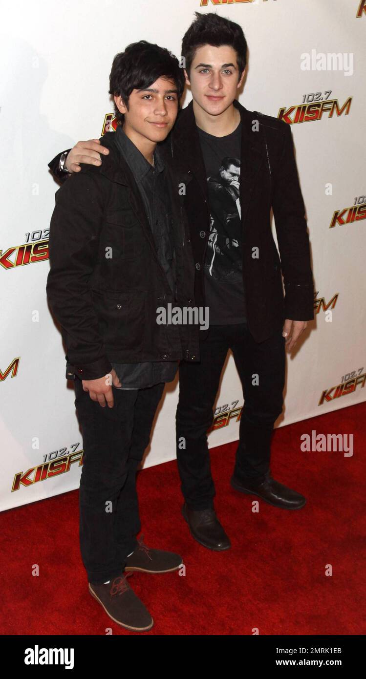 Lorenzo James Henrie with brother David Henrie pose on the red carpet ...