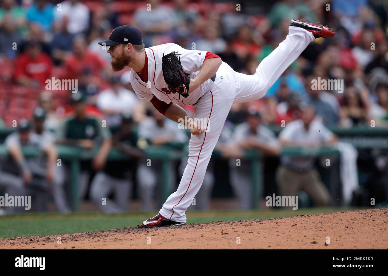 Boston Red Sox relief pitcher Craig Kimbrel delivers against the ...