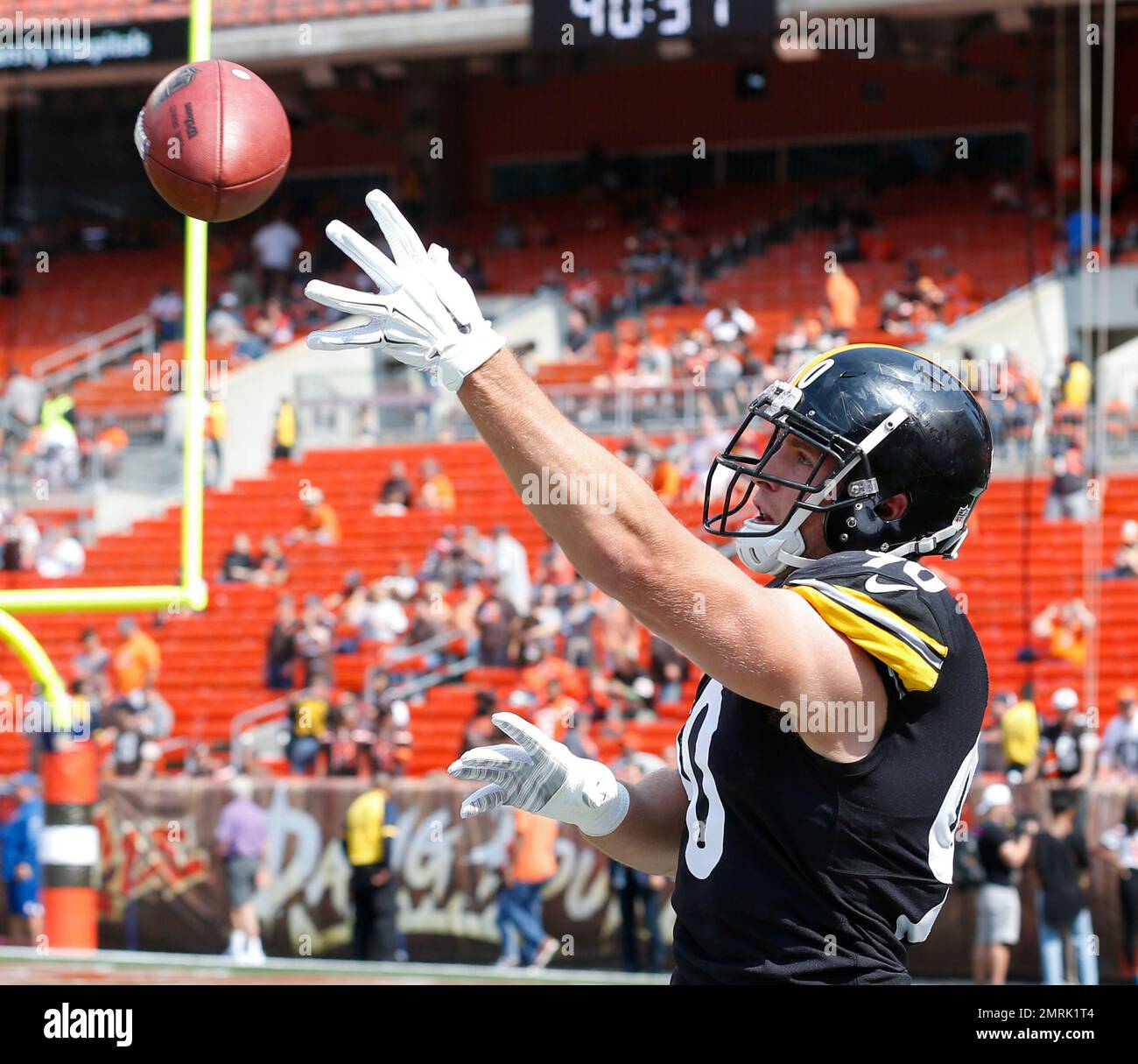 Pittsburgh Steelers linebacker T.J. Watt warms up before an NFL ...