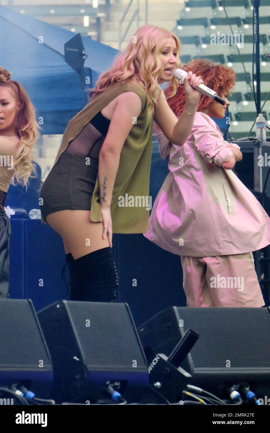 Iggy azalea performing on stage hi-res stock photography and images - Alamy