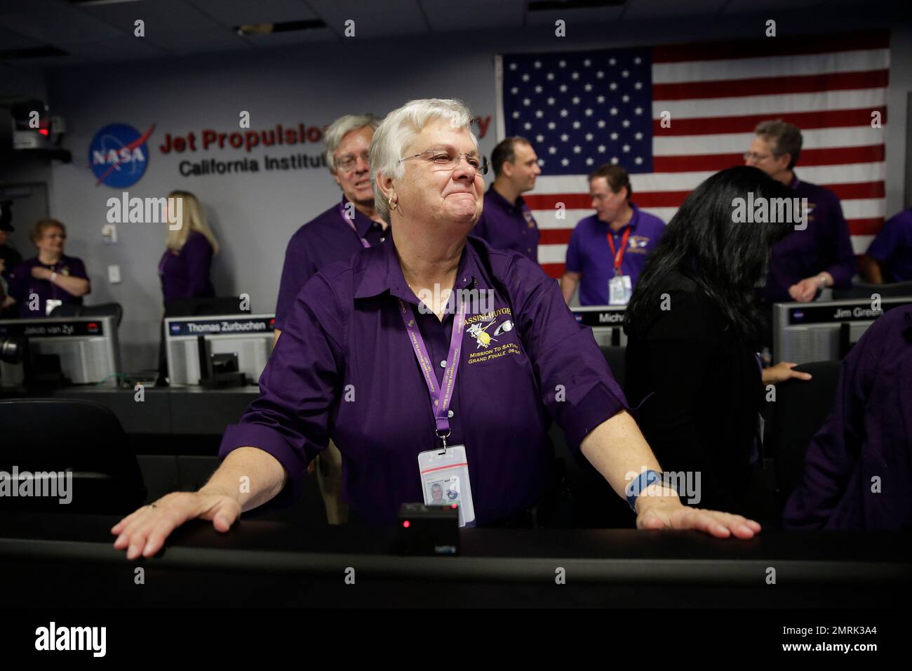 Flight director Julie Webster gets emotional in mission control at NASA ...