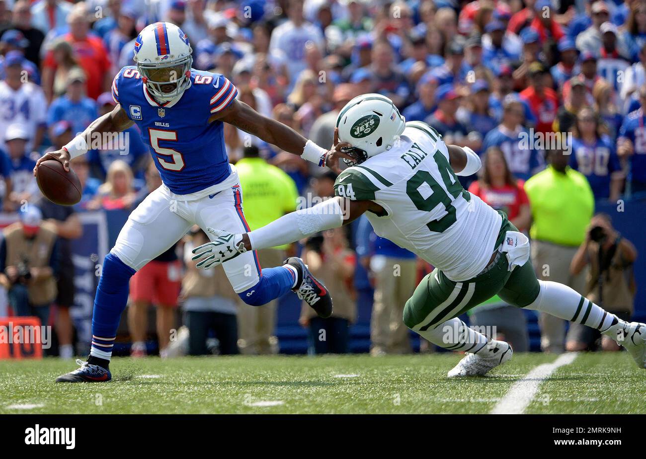 Buffalo Bills quarterback Tyrod Taylor (5) evades a sack by New York ...
