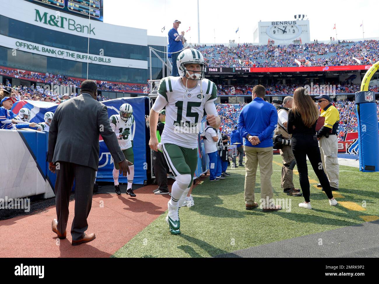 New York Jets quarterback Josh McCown (15) before an NFL football game ...