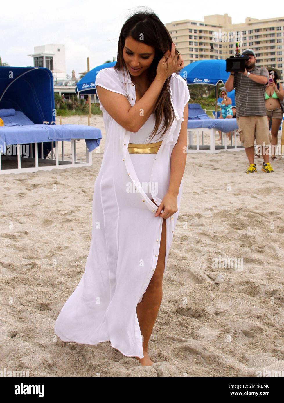 Kim Kardashian shows off her famous curves and tiny waist in a white ...