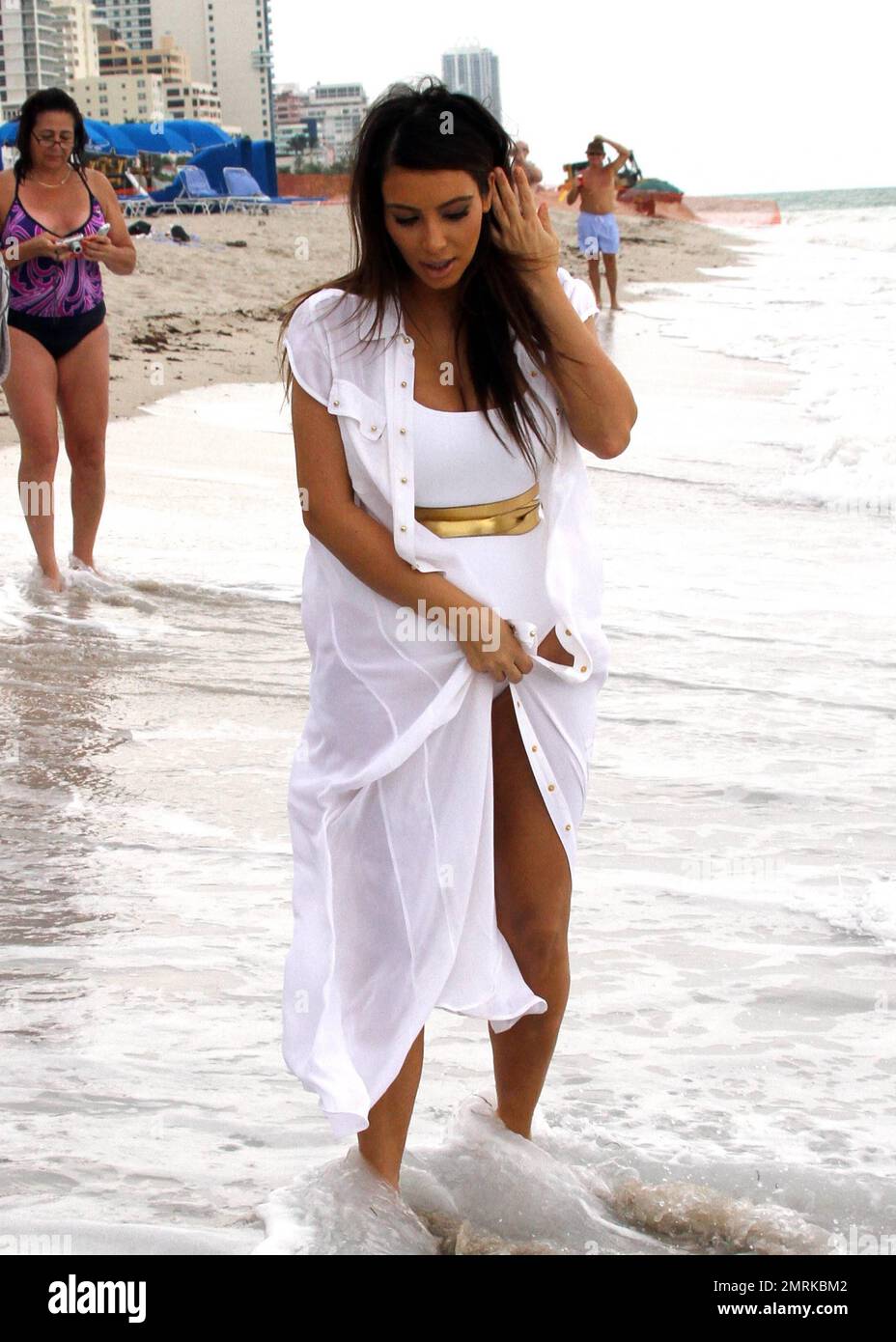 Kim Kardashian shows off her famous curves and tiny waist in a white ...