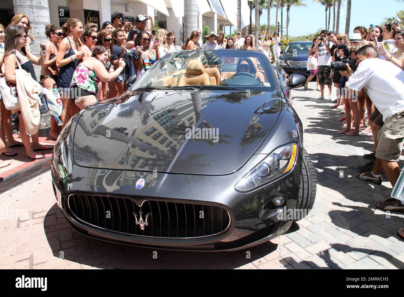 Kim Kardashian greets a hoard of waiting fans at her hotel before ...