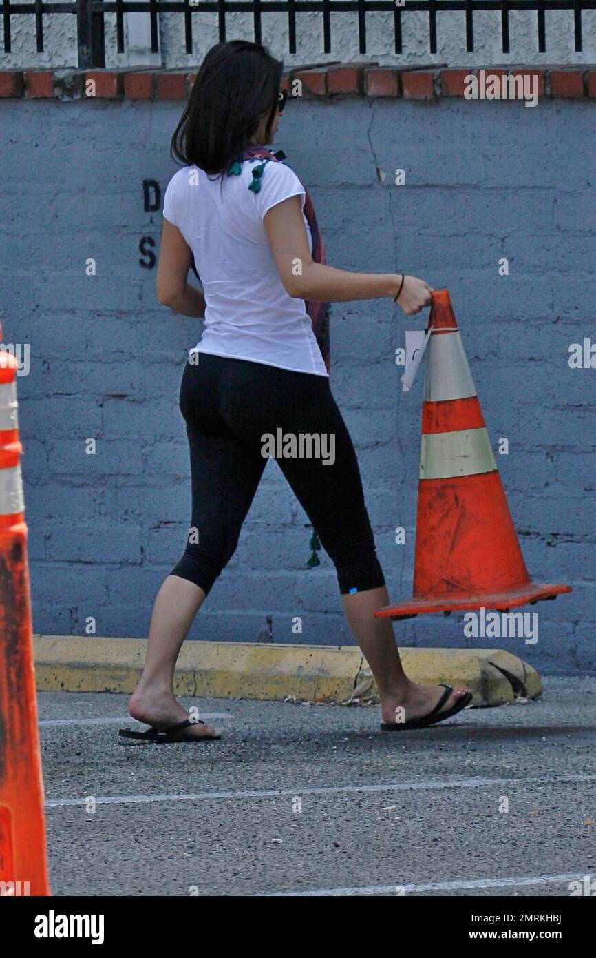 Kim kardashian handles parking lot detail as she also rehearses for ...