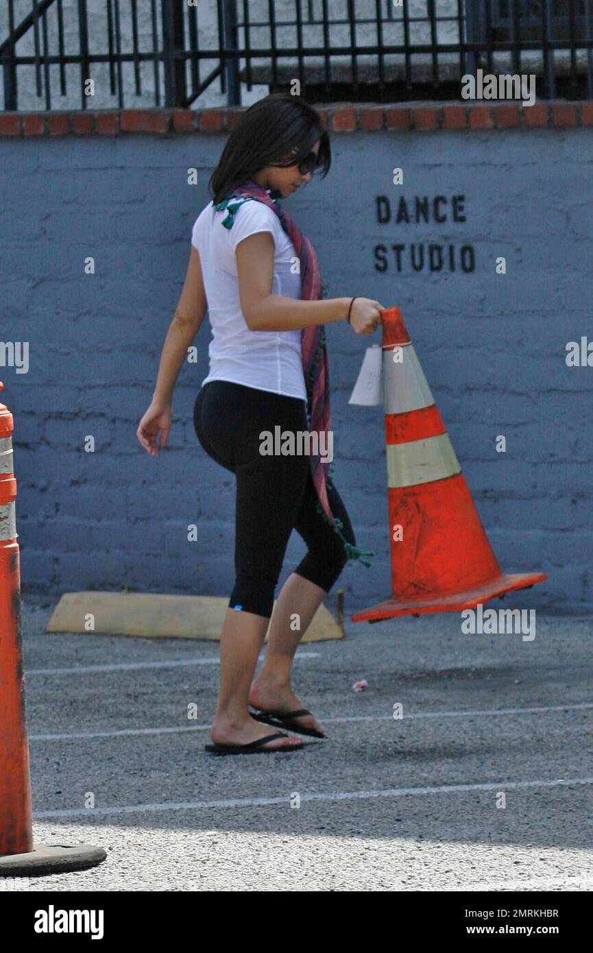 Kim kardashian handles parking lot detail as she also rehearses for ...