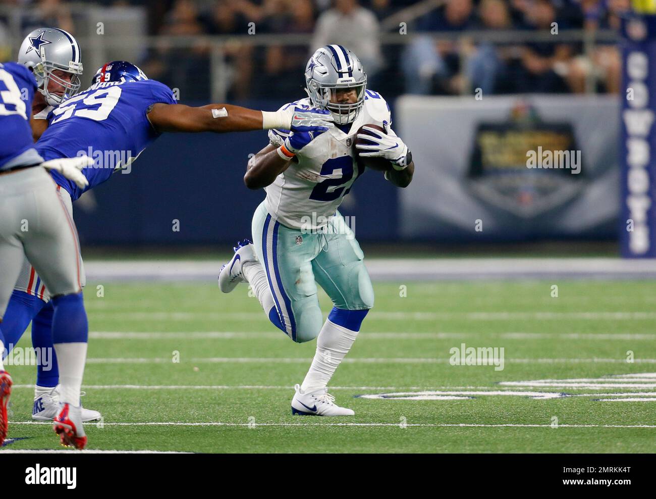 New York Giants linebacker Devon Kennard (59) attempts to stop Dallas ...