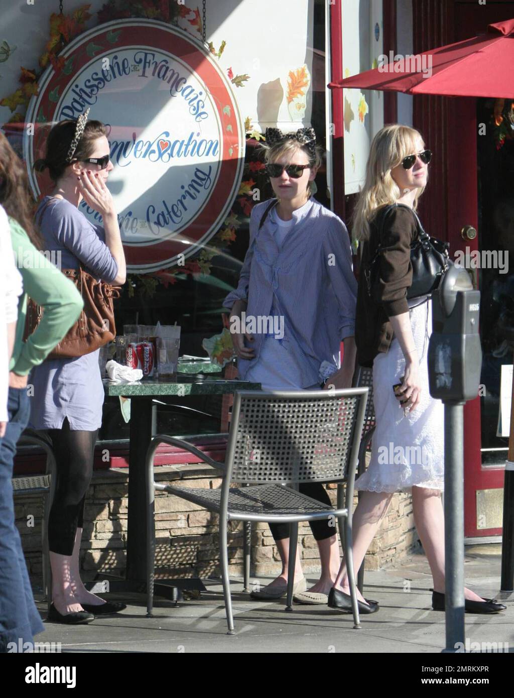 Kirsten Dunst and friends get ready for Halloween. The starlet had ...