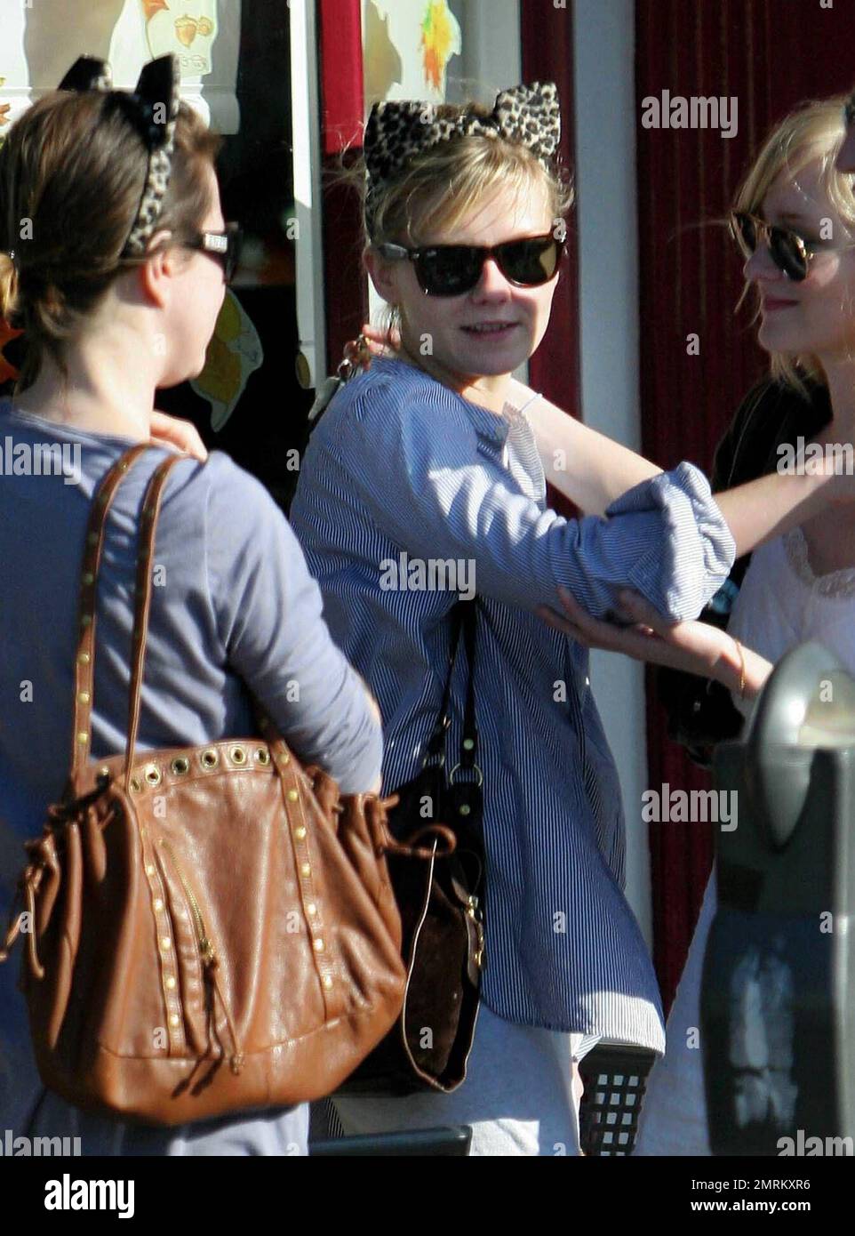 Kirsten Dunst and friends get ready for Halloween. The starlet had ...