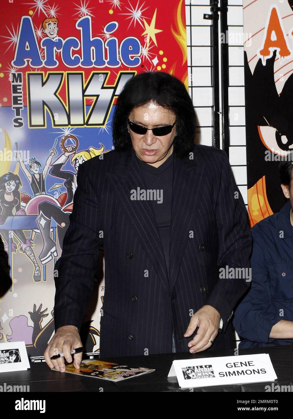 Gene Simmons and Paul Stanley sign copies of "Archie Meets Kiss Part 1 ...