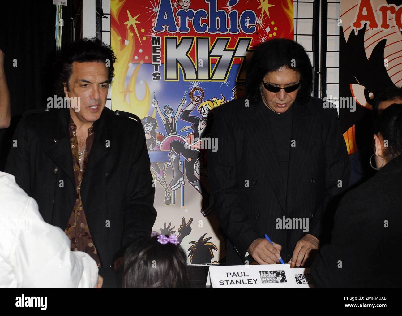 Gene Simmons and Paul Stanley sign copies of "Archie Meets Kiss Part 1 ...