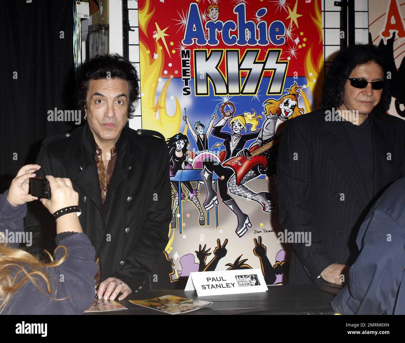 Gene Simmons and Paul Stanley sign copies of "Archie Meets Kiss Part 1 ...
