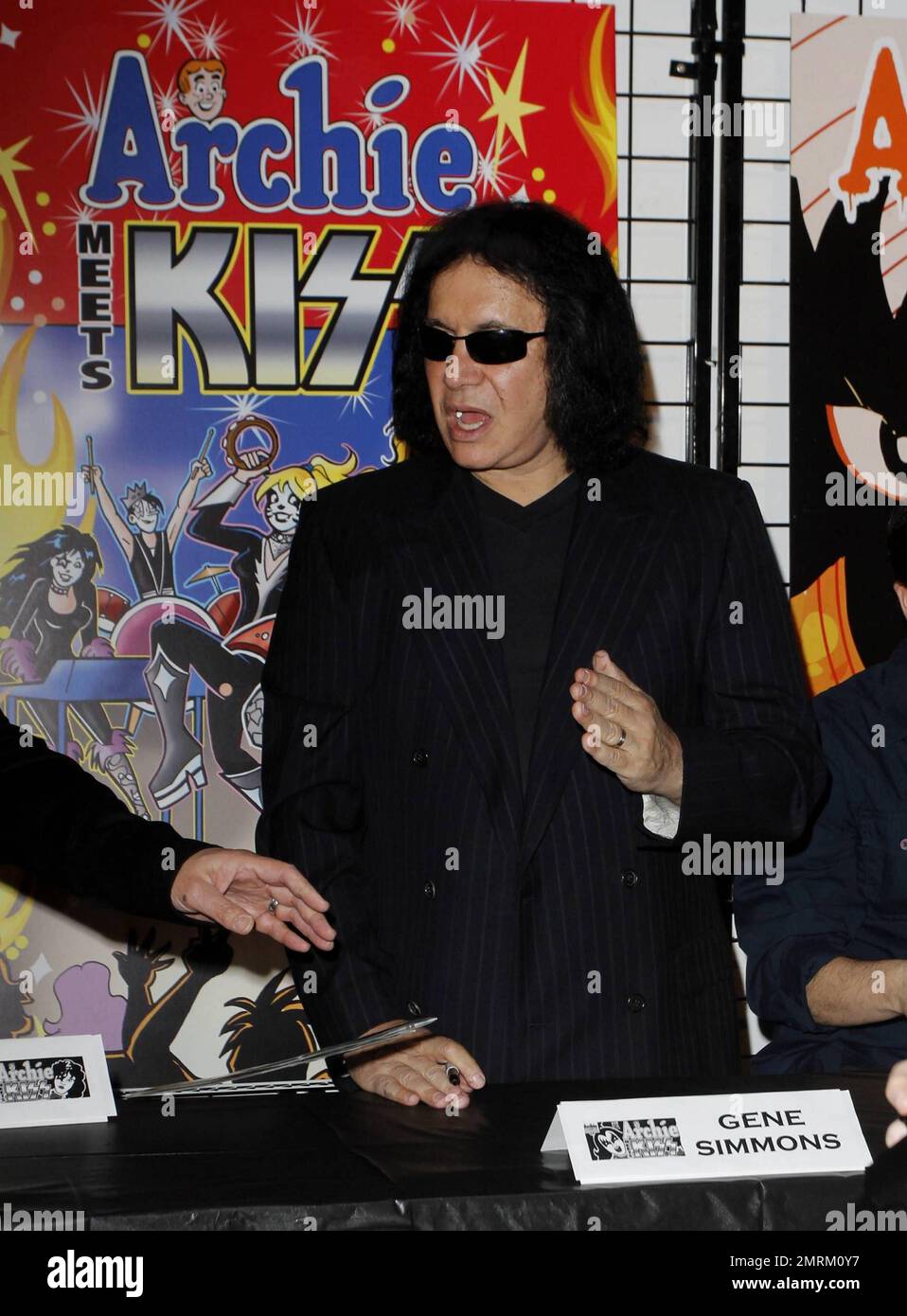 Gene Simmons and Paul Stanley sign copies of "Archie Meets Kiss Part 1 ...