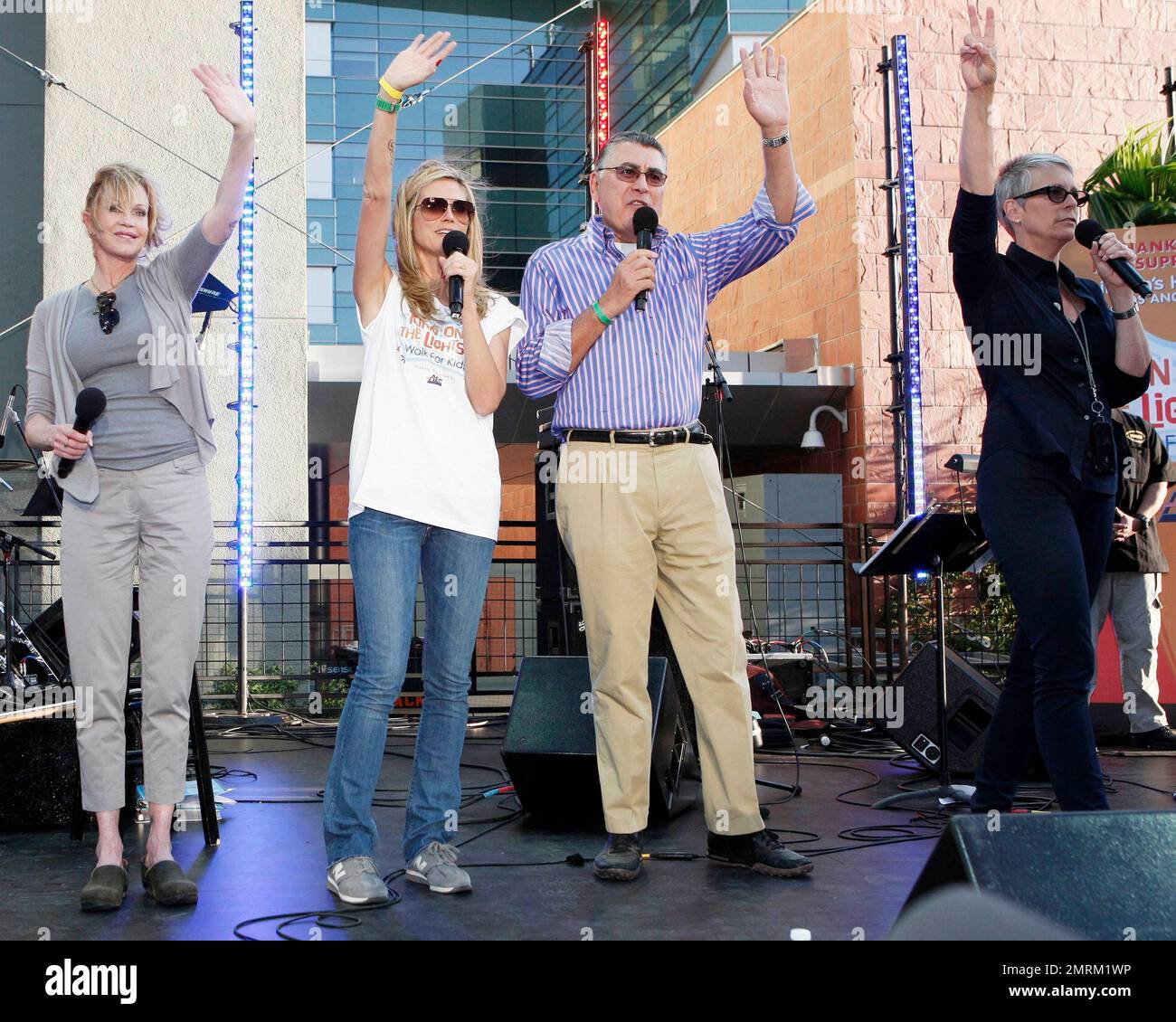 Heidi Klum, Melanie Griffith and Jaime Lee Curtis join forces to ...