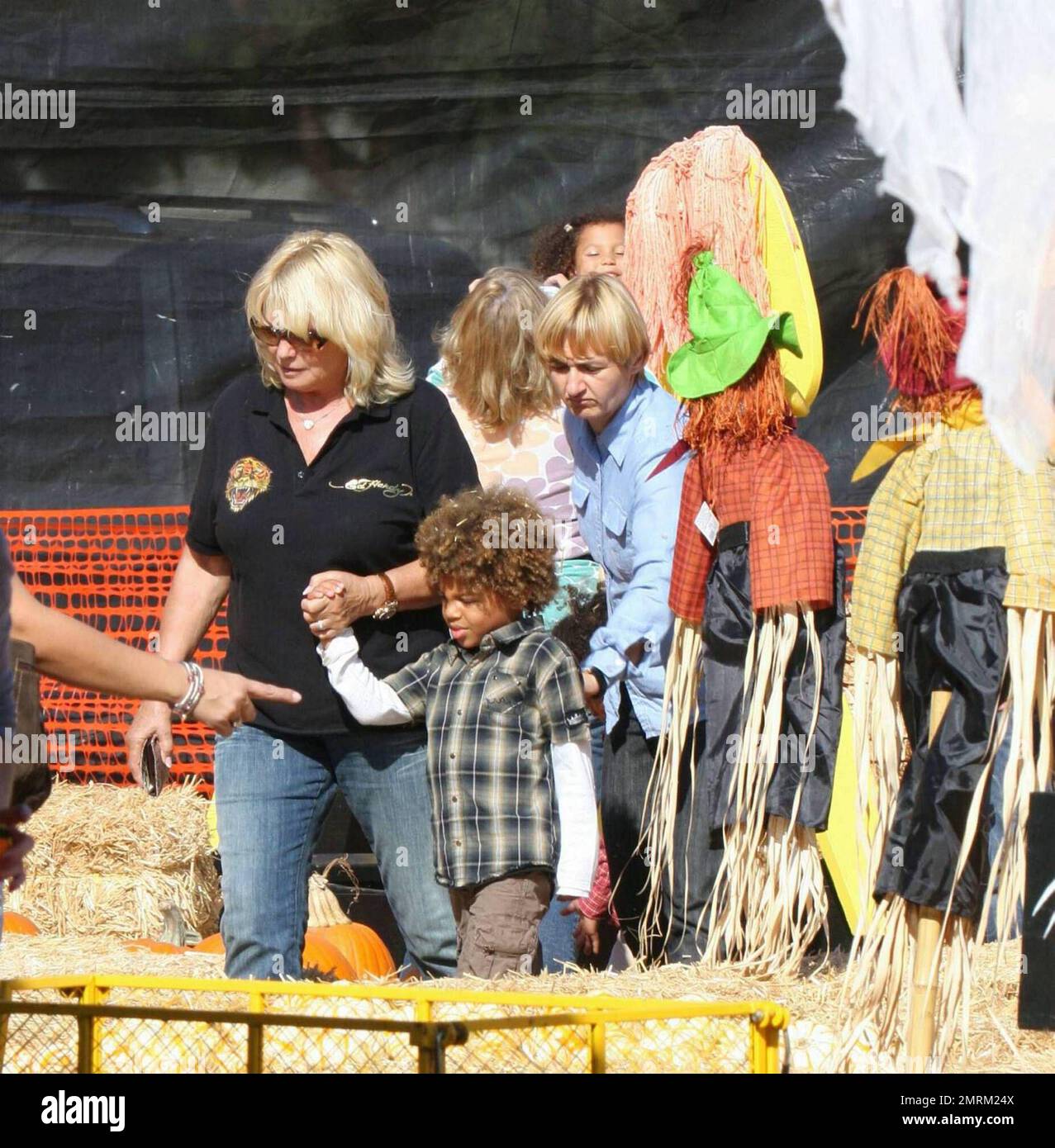 Heidi Klum and Seal's kids pay their annual visit to the Pumpkin Patch ...