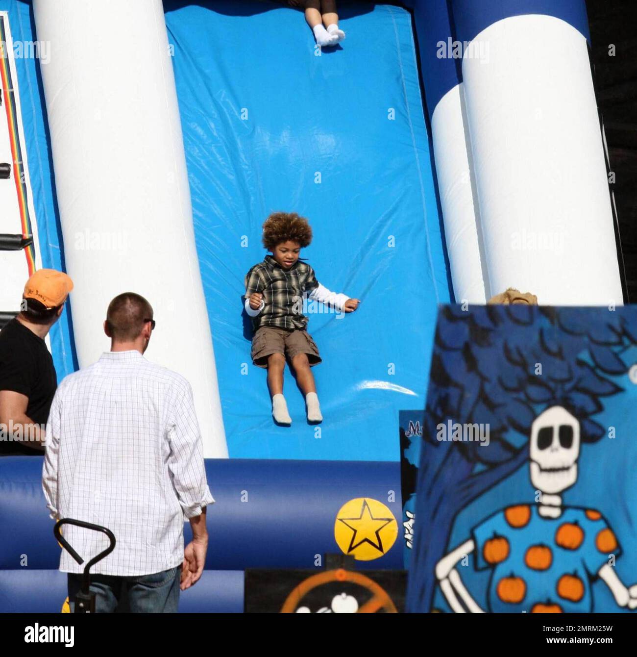 Heidi Klum and Seal's kids pay their annual visit to the Pumpkin Patch ...