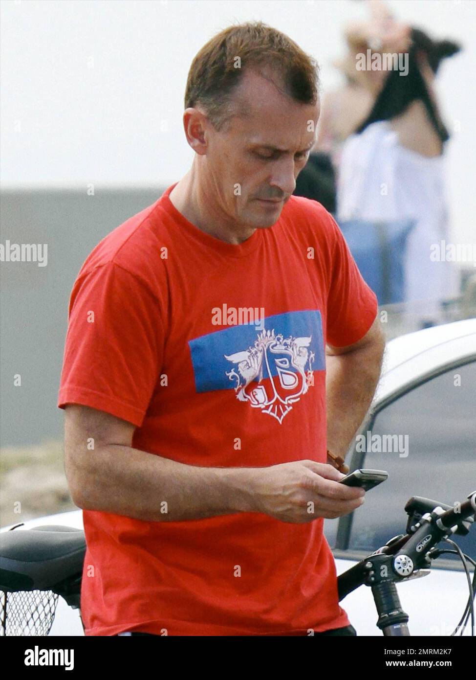 EXCLUSIVE!! "SGU Stargate Universe" star Robert Knepper checks his ...