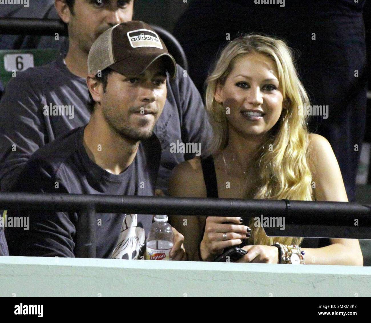 Anna Kournikova and boyfriend Enrique Iglesias share a kiss as they ...