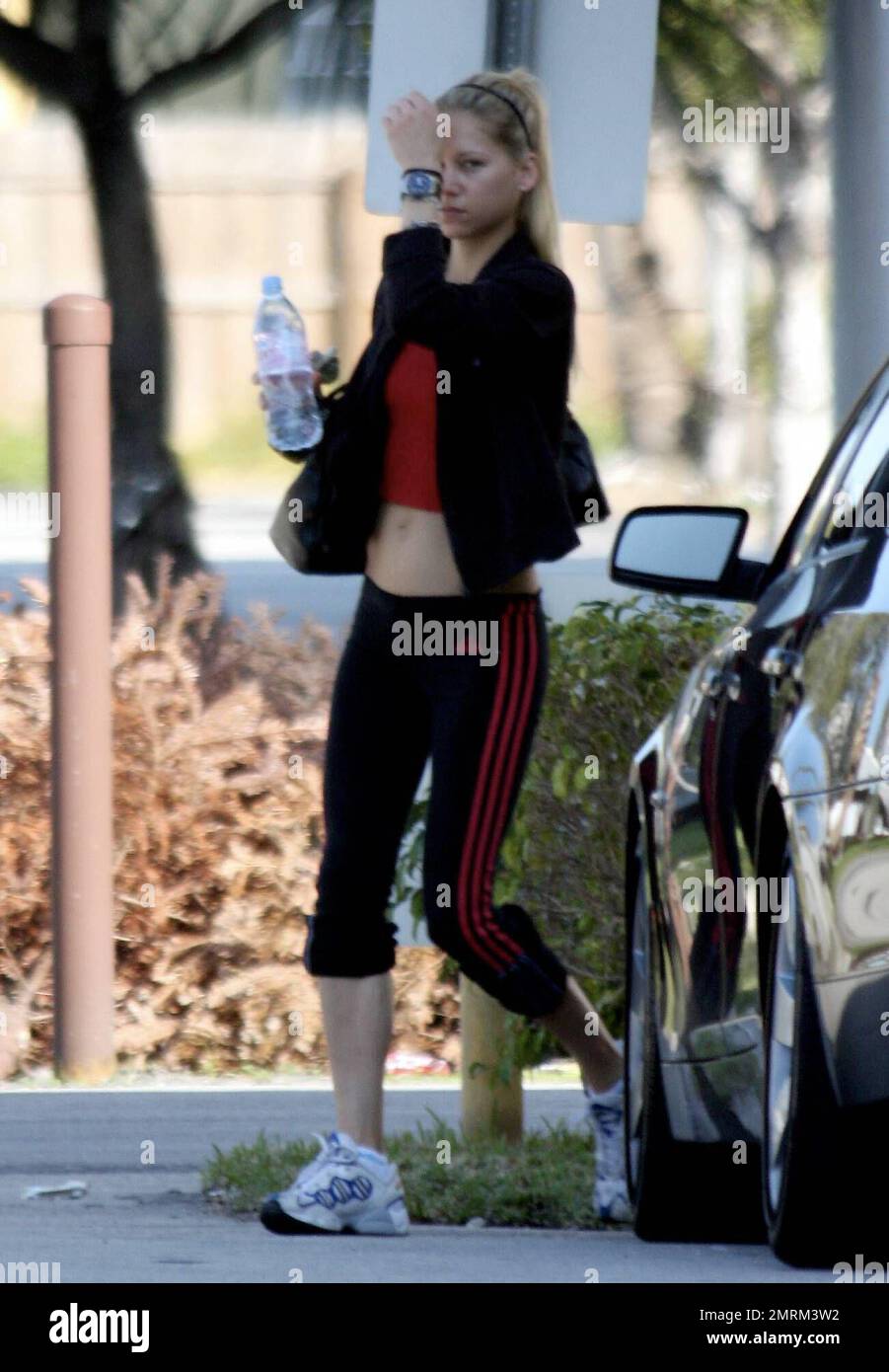 Exclusive!! Super-skinny Anna Kournikova finishes a long workout at her ...