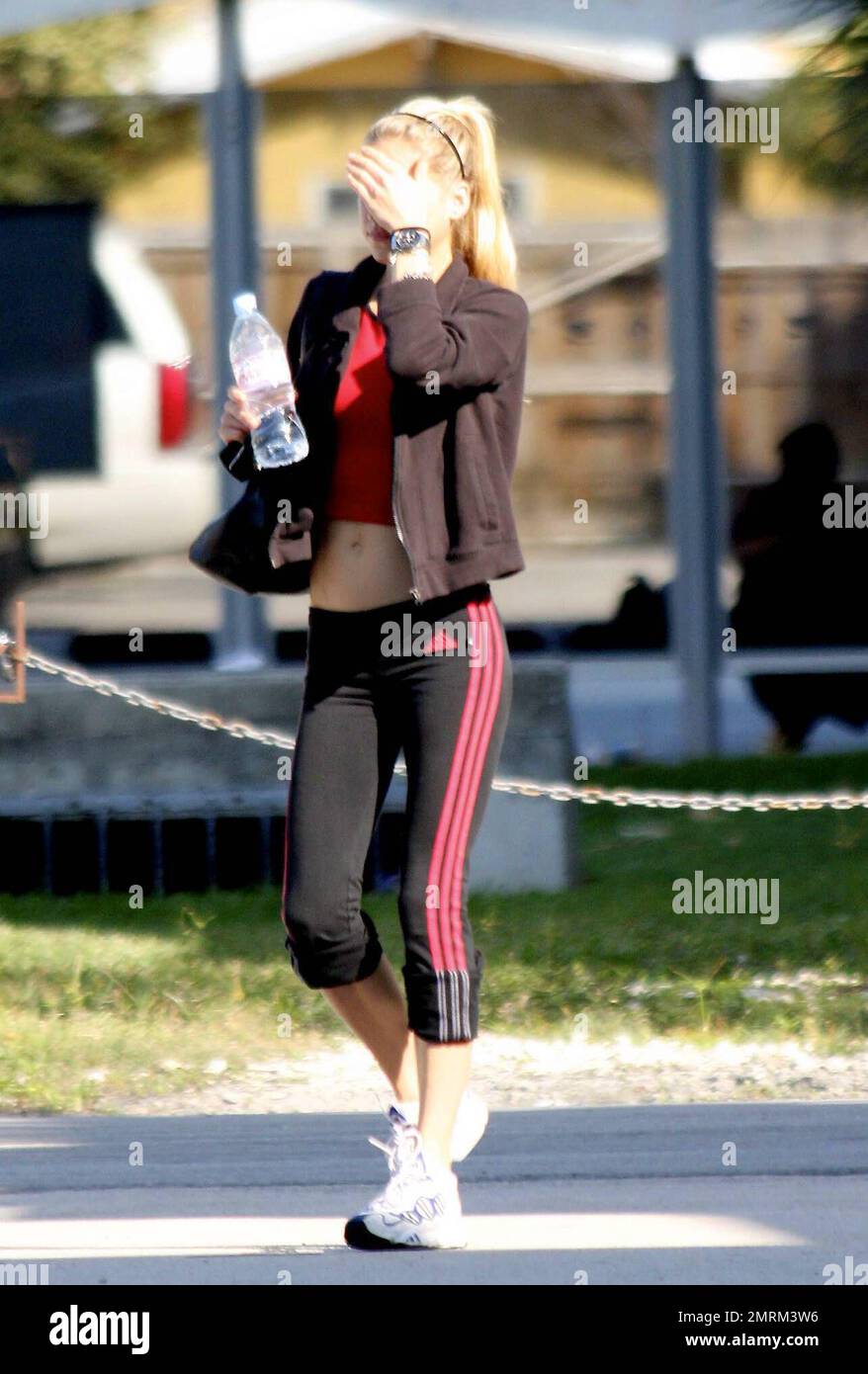 Exclusive!! Super-skinny Anna Kournikova finishes a long workout at her ...