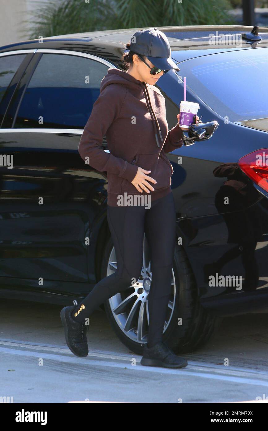 Kourtney Kardashian bring her daughter Penelope to ballet class. Los ...
