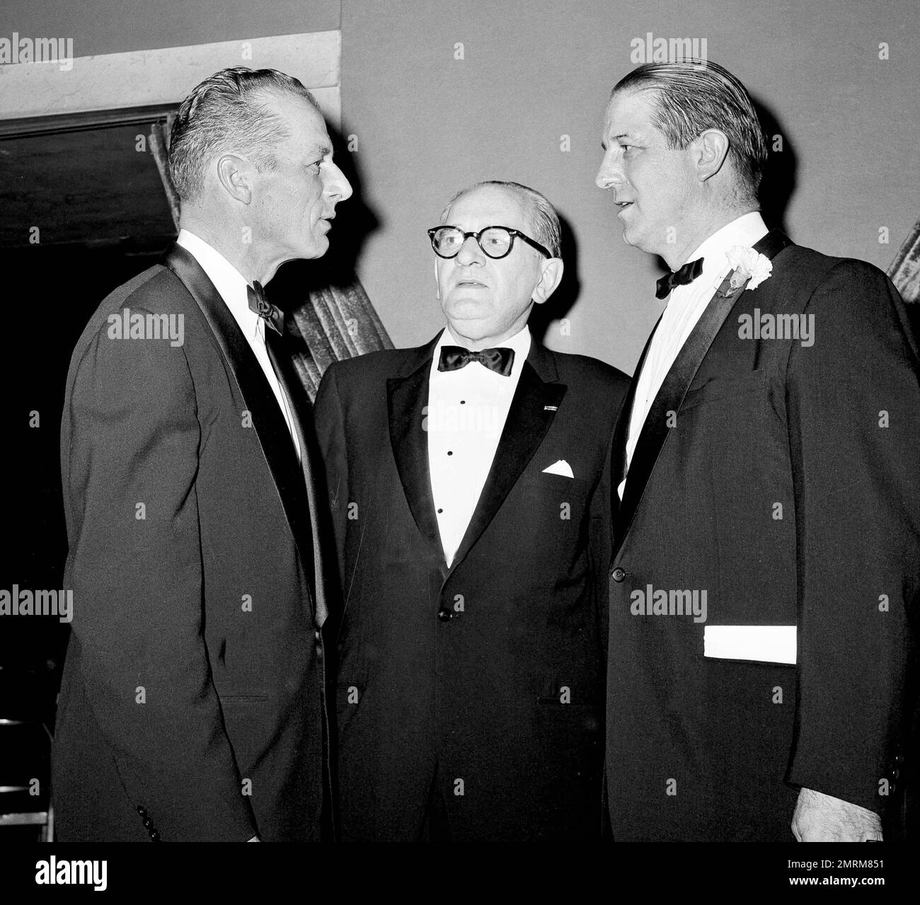 Don Hutson, Rabbi Julius Mark and Leo Dickison (left to right) chat at ...