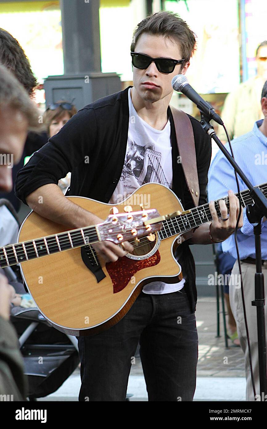 "American Idol" winner Kris Allen performs live in concert at The Grove ...