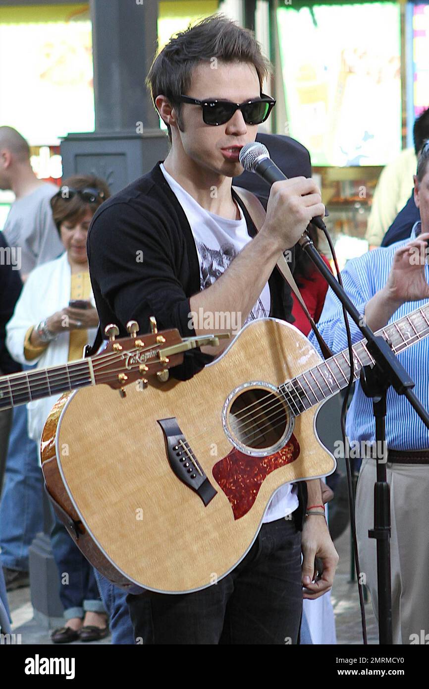 "American Idol" winner Kris Allen performs live in concert at The Grove ...