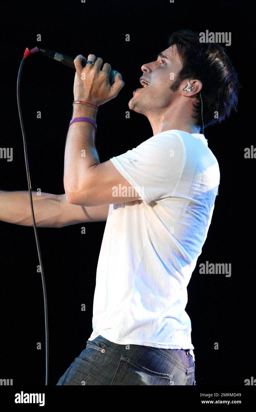 Kris Allen performs live in concert at Atlantis Paradise Island. Nassau ...