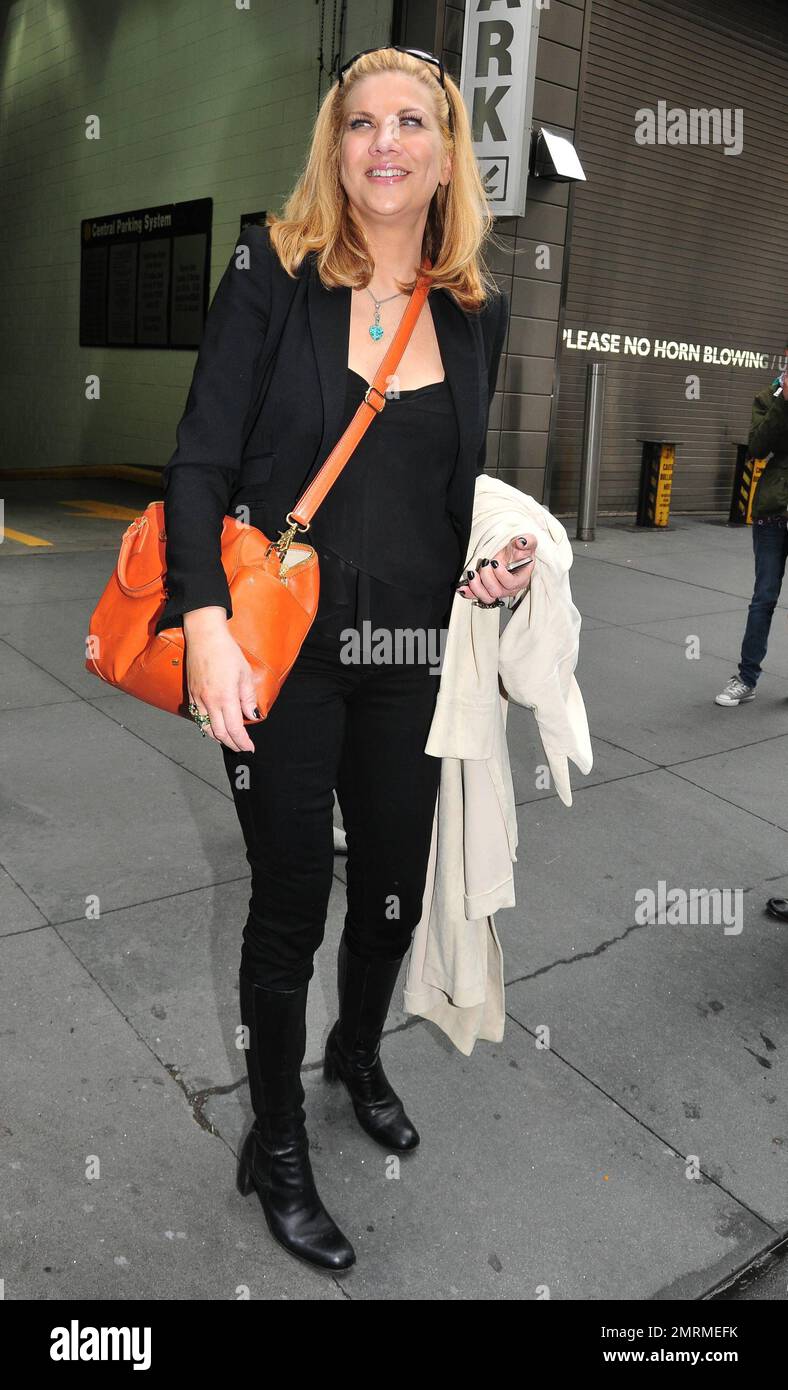 "The Exes" star Kristen Johnston poses for photos outside the "Anderson ...
