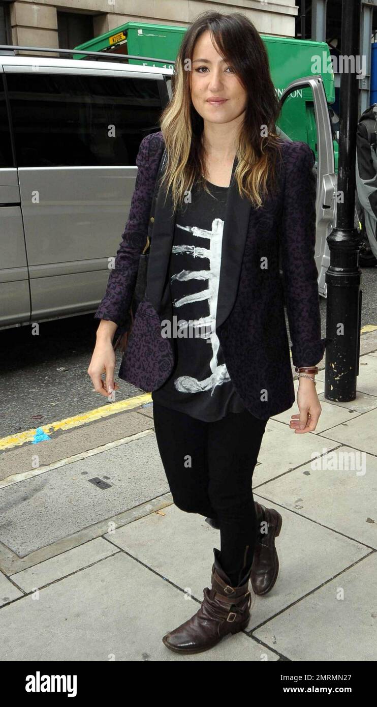 EXCLUSIVE!! Rocker KT Tunstall signs autographs for fans as she arrives ...