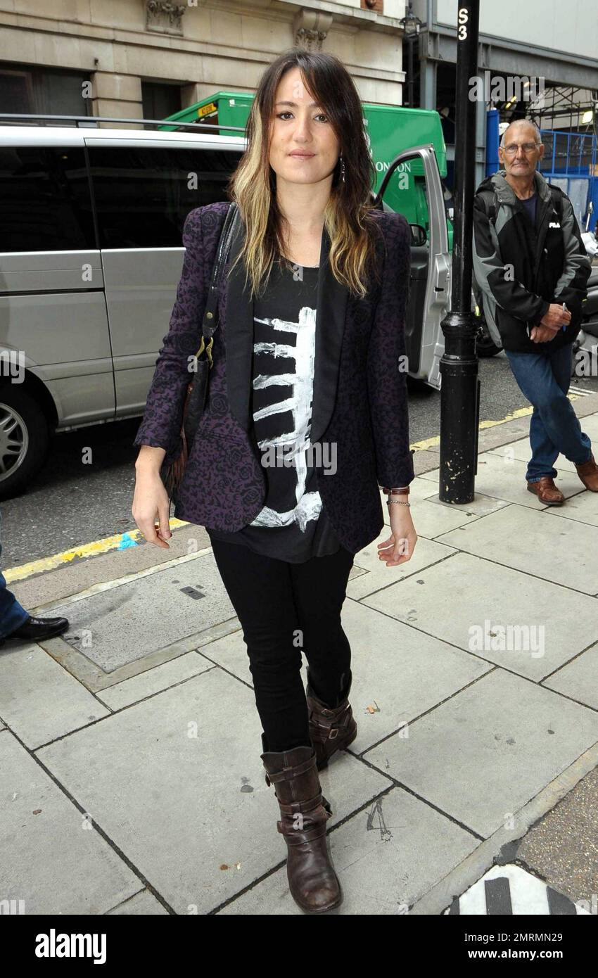 EXCLUSIVE!! Rocker KT Tunstall signs autographs for fans as she arrives ...