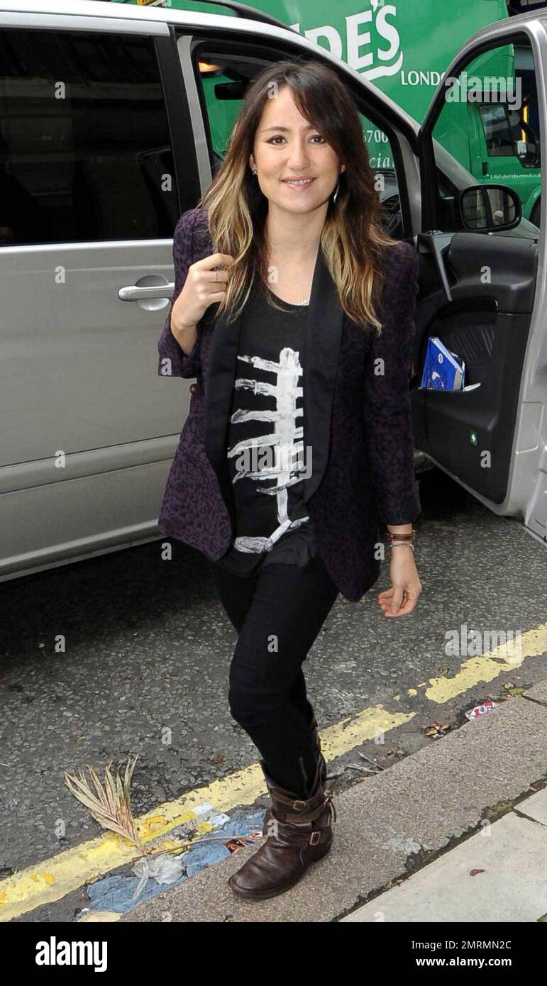 EXCLUSIVE!! Rocker KT Tunstall signs autographs for fans as she arrives ...