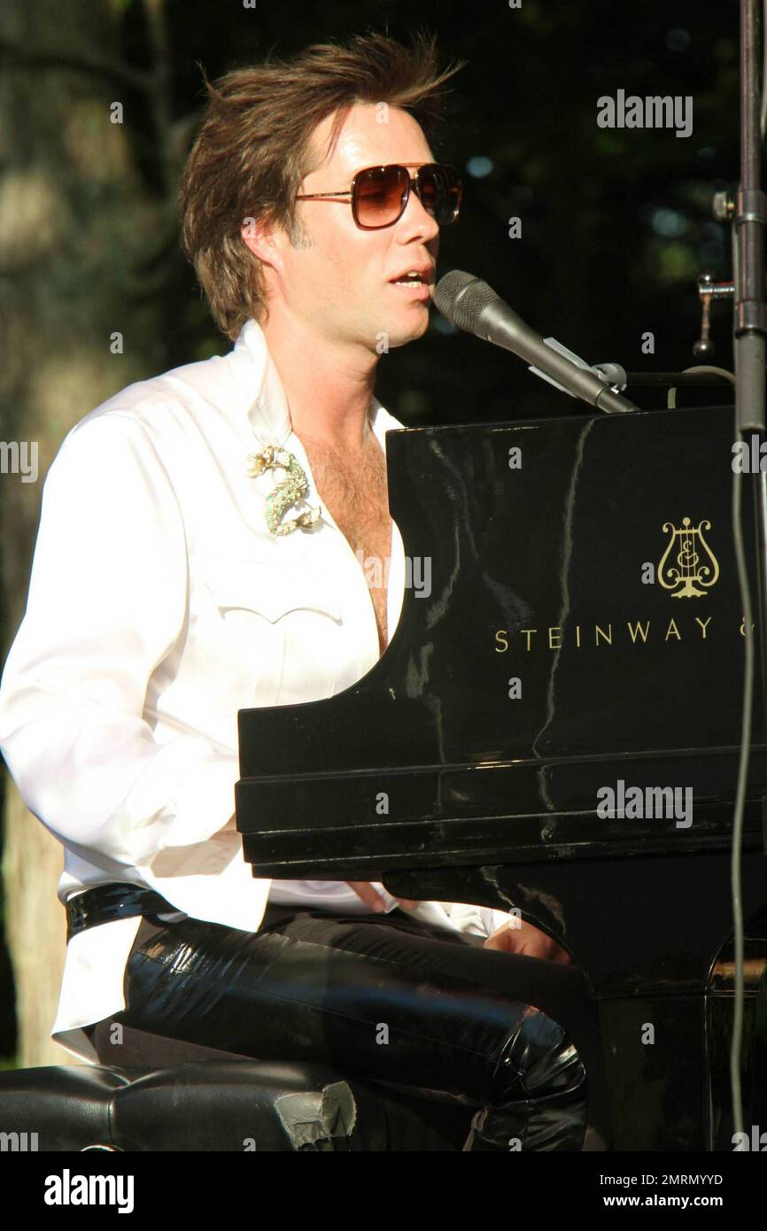 Award-winning singer Kylie Minogue performs live in concert with Rufus ...