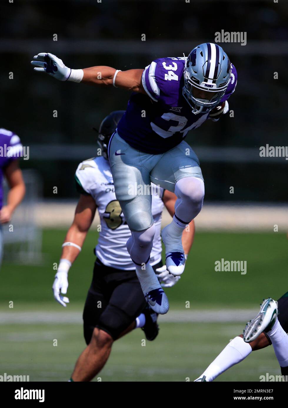 Kansas State running back Alex Barnes (34) avoids a tackle by Charlotte ...