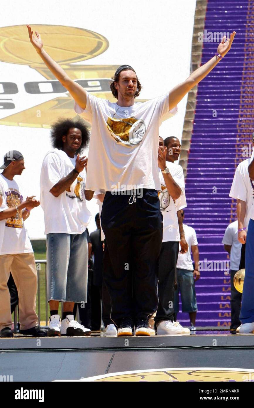 The Los Angeles Lakers celebrate their NBA Championship with a parade ...