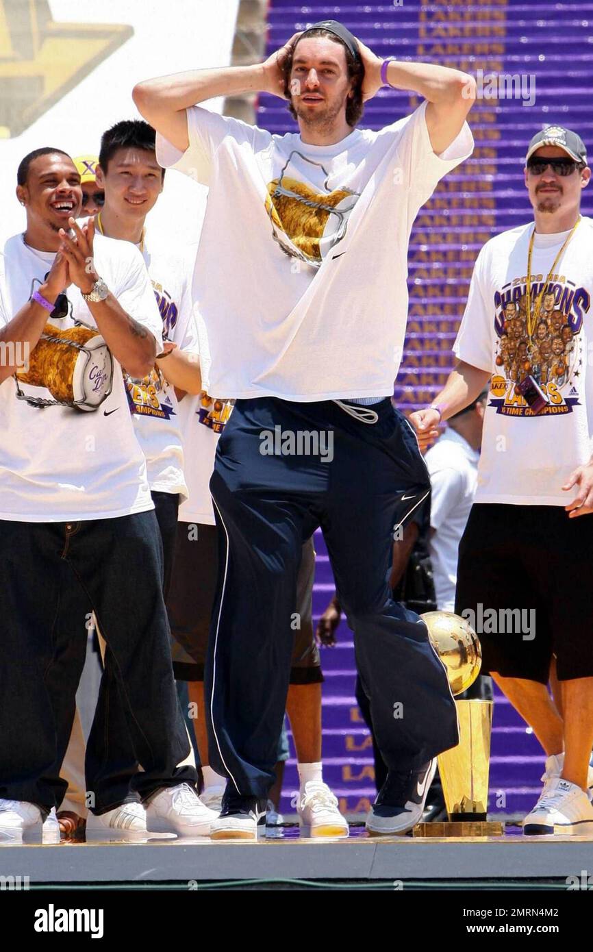 The Los Angeles Lakers celebrate their NBA Championship with a parade ...