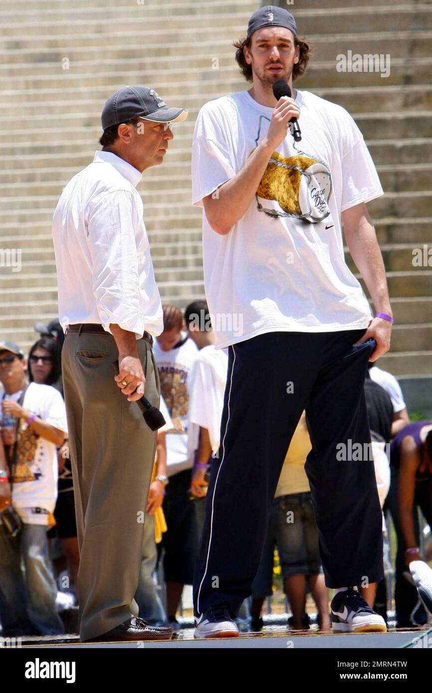The Los Angeles Lakers celebrate their NBA Championship with a parade ...