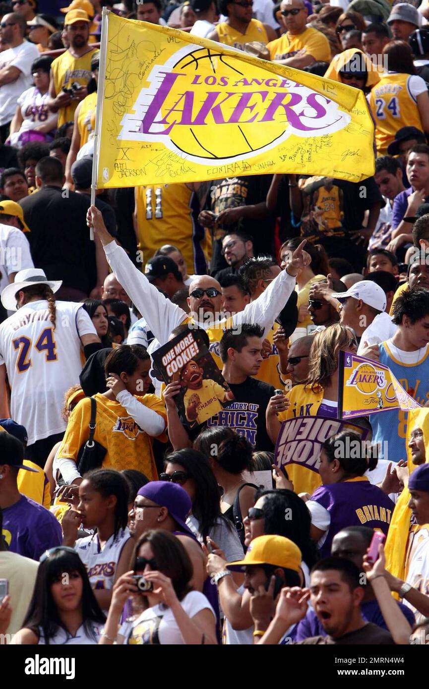 The Los Angeles Lakers celebrate their NBA Championship with a parade ...
