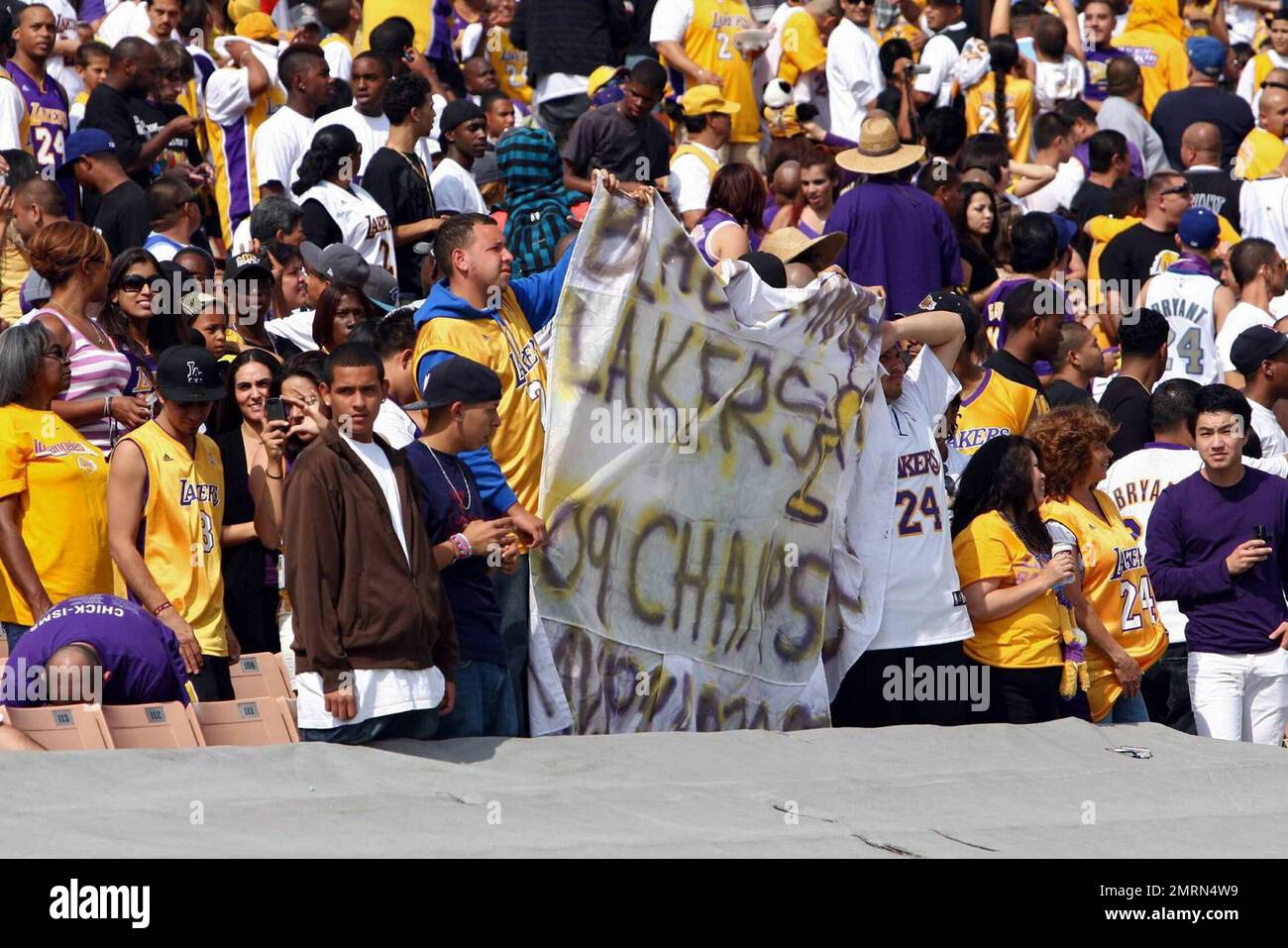 The Los Angeles Lakers celebrate their NBA Championship with a parade ...