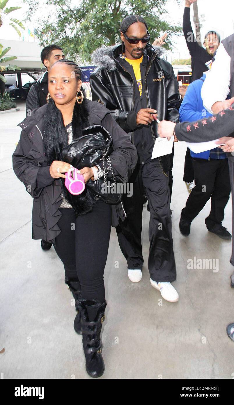 Snoop Dogg and wife Shante Taylor arrive at Staples Center to attend ...