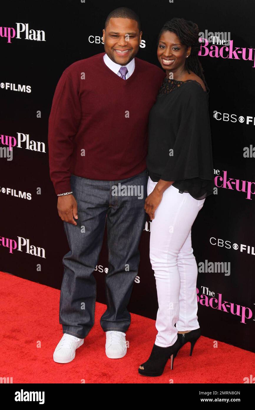 Anthony Anderson and Alvina Anderson walk the red carpet at the ...