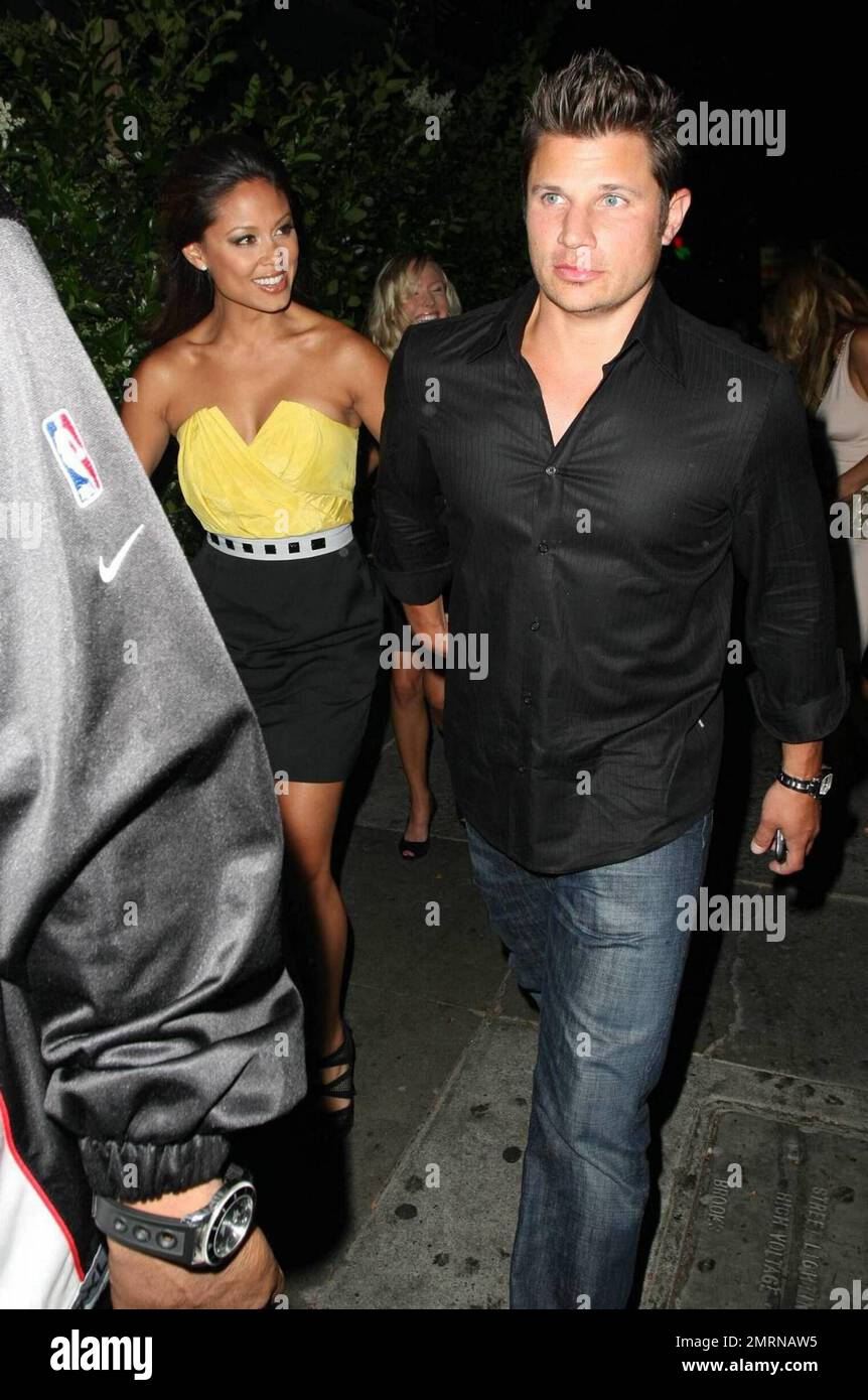 Vanessa Minnillo And Nick Lachey Pool