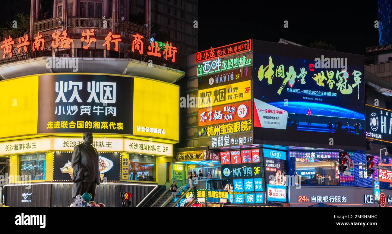 ) pedestrian street central plaza, busy at night Stock Photo - Alamy